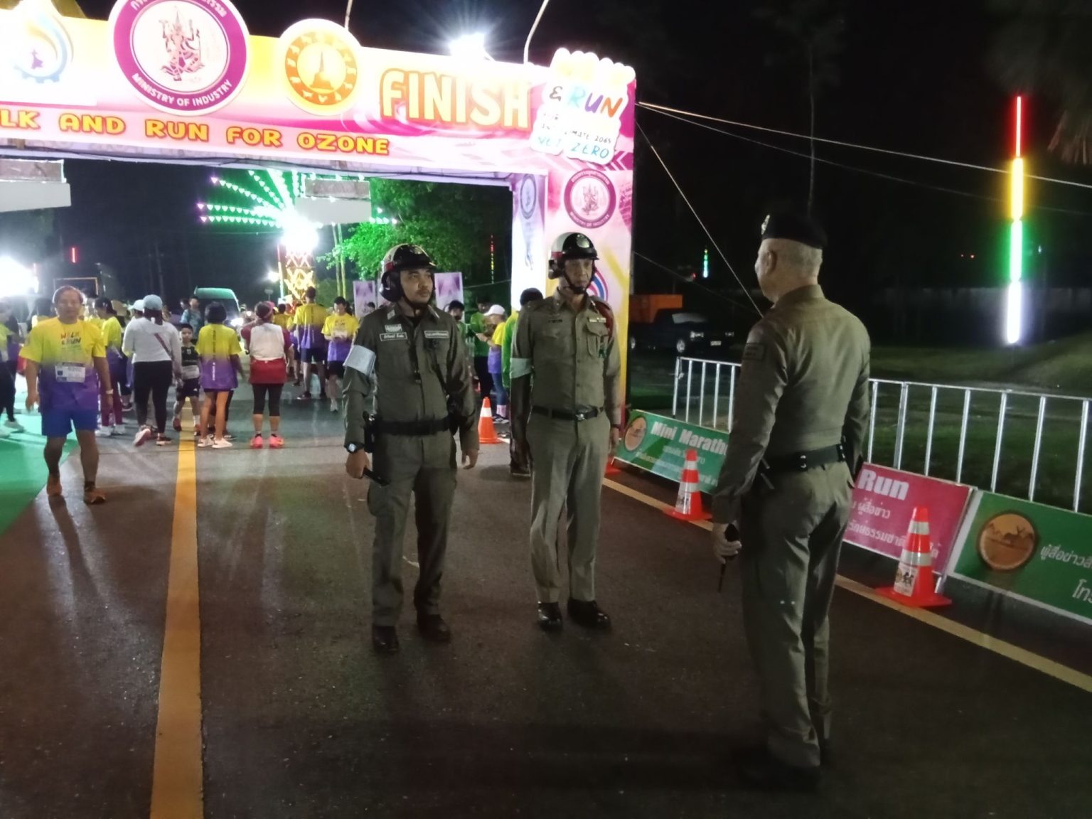 รักษาความปลอดภัยและ อำนวยความสะดวกให้แก่นักกีฬางาน WALK&RUN FOR OZONE AND CRIMATE 2065 NET ZERO ...